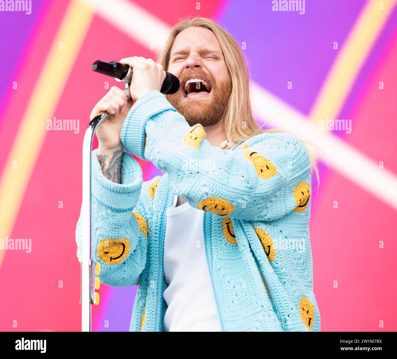 Sam Ryder on the Main Stage at Isle of Wight Festival 2023 Stock Photo ...