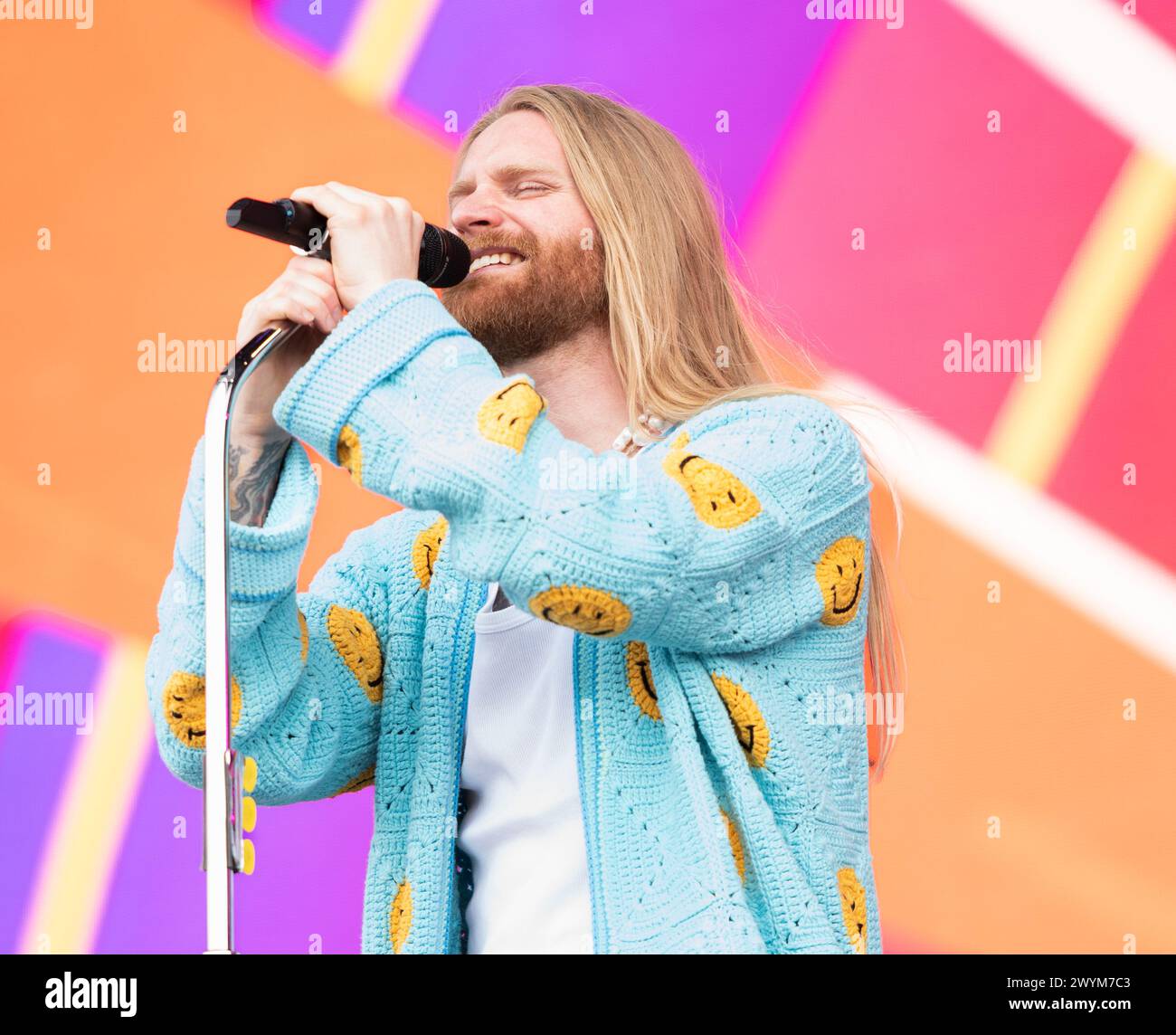Sam Ryder on the Main Stage at Isle of Wight Festival 2023 Stock Photo ...