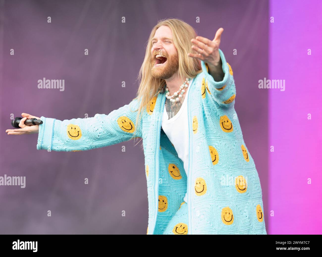 Sam Ryder on the Main Stage at Isle of Wight Festival 2023 Stock Photo ...