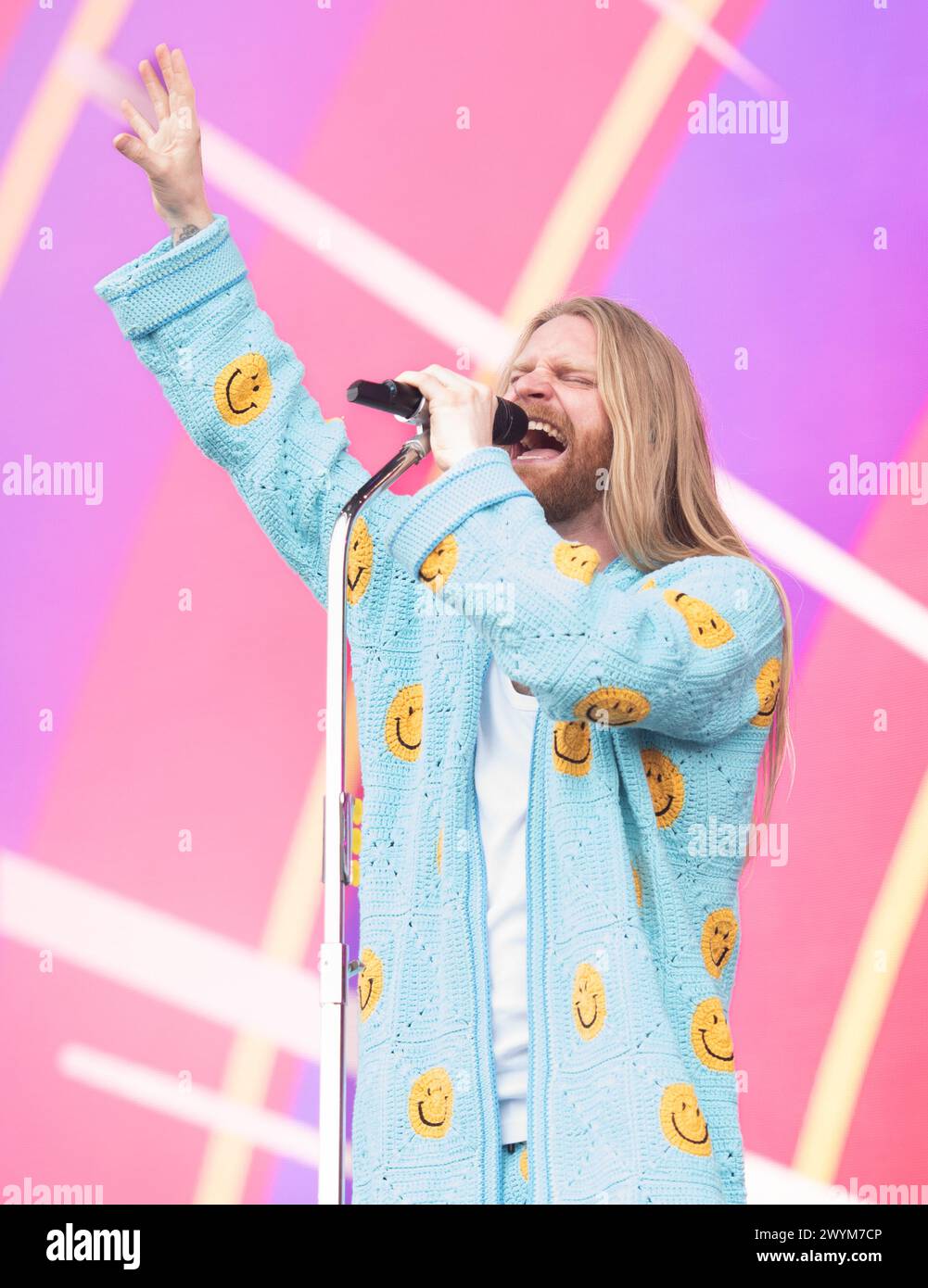 Sam Ryder on the Main Stage at Isle of Wight Festival 2023 Stock Photo ...