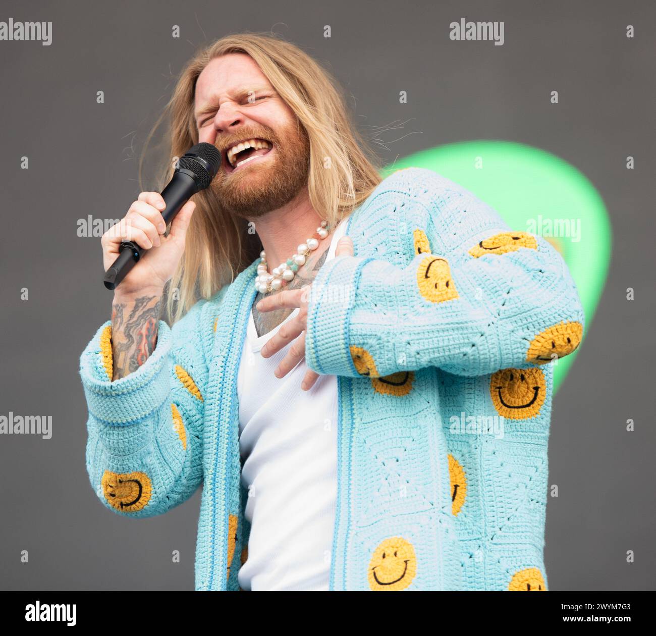 Sam Ryder on the Main Stage at Isle of Wight Festival 2023 Stock Photo ...