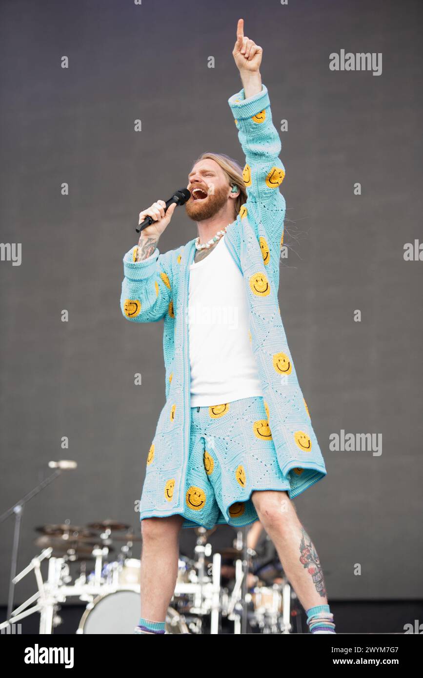 Sam Ryder on the Main Stage at Isle of Wight Festival 2023 Stock Photo ...
