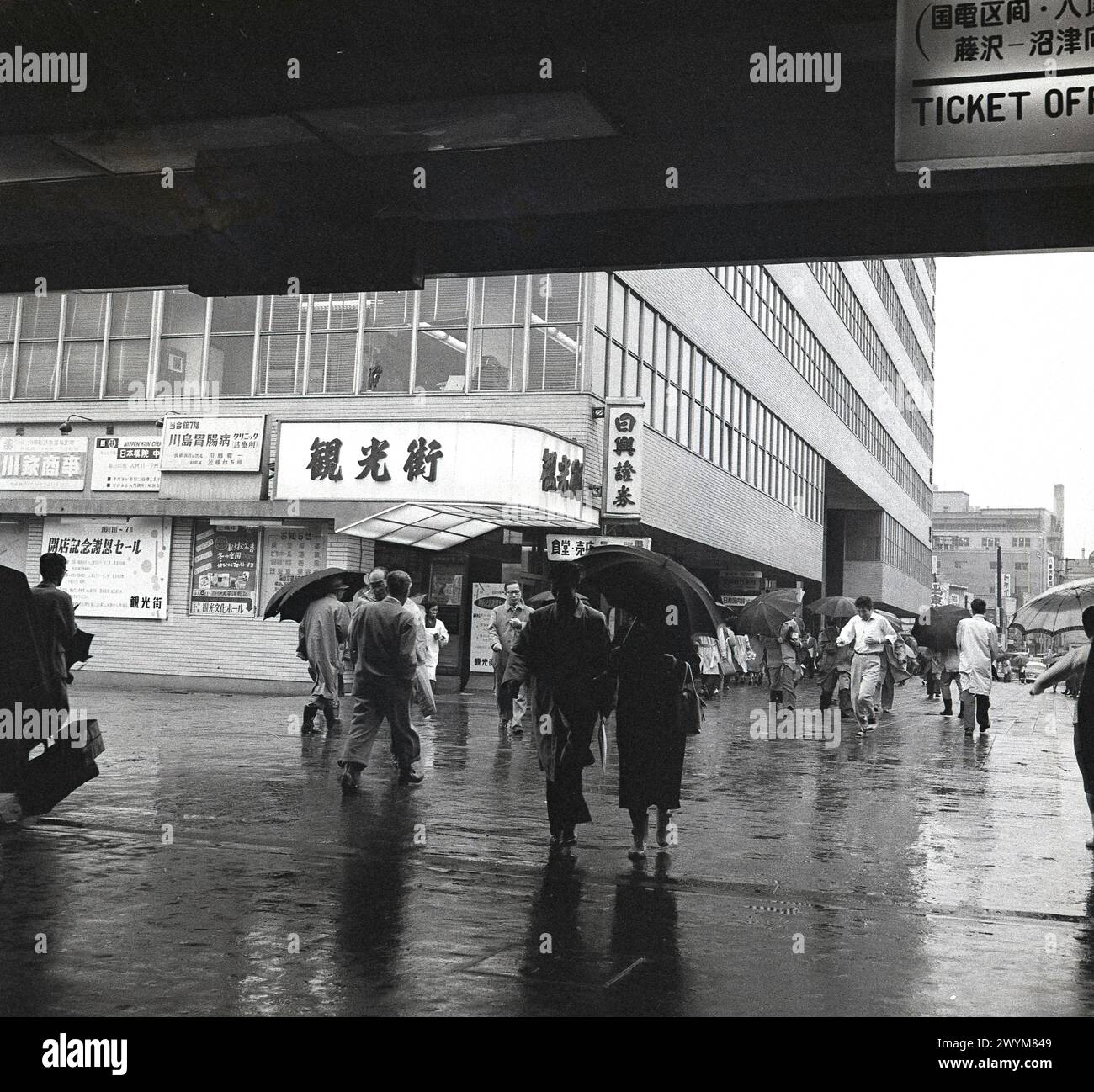 Wet weather historical hi-res stock photography and images - Alamy