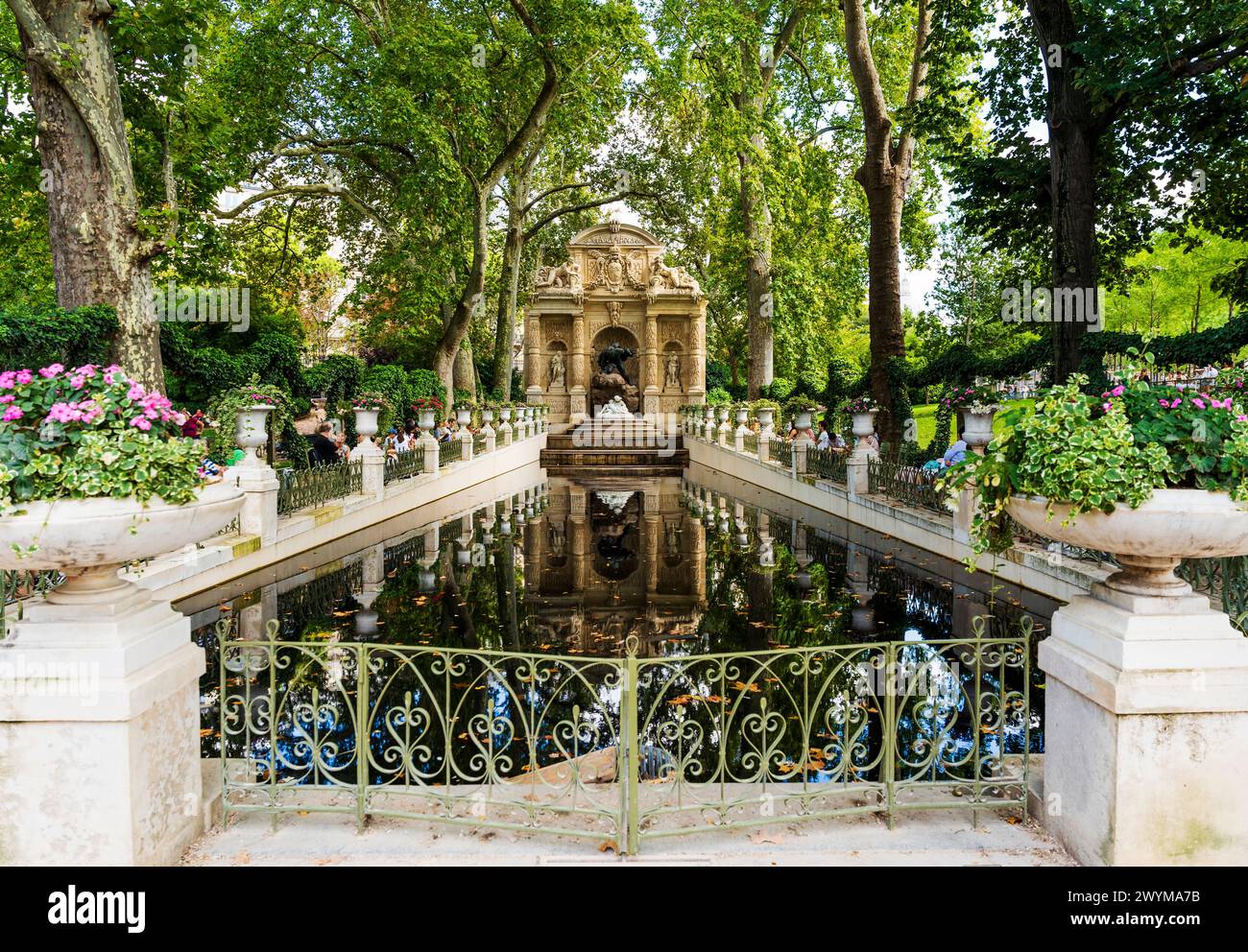 Fontaine Médicis, monumental fountain commissioned by Marie de' Medici ...