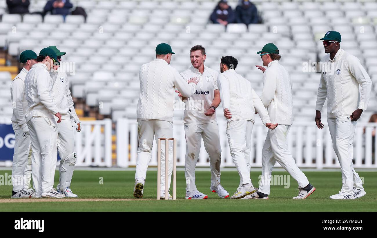 Birmingham, UK. 07th Apr, 2024. Worcestershire's Nathan Smith (centre ...