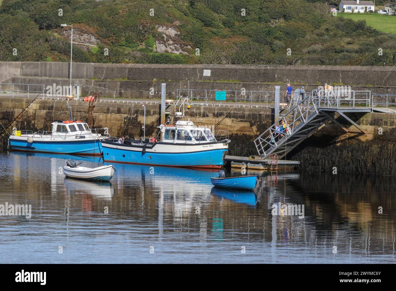 Teelin harbour donegal hi-res stock photography and images - Alamy