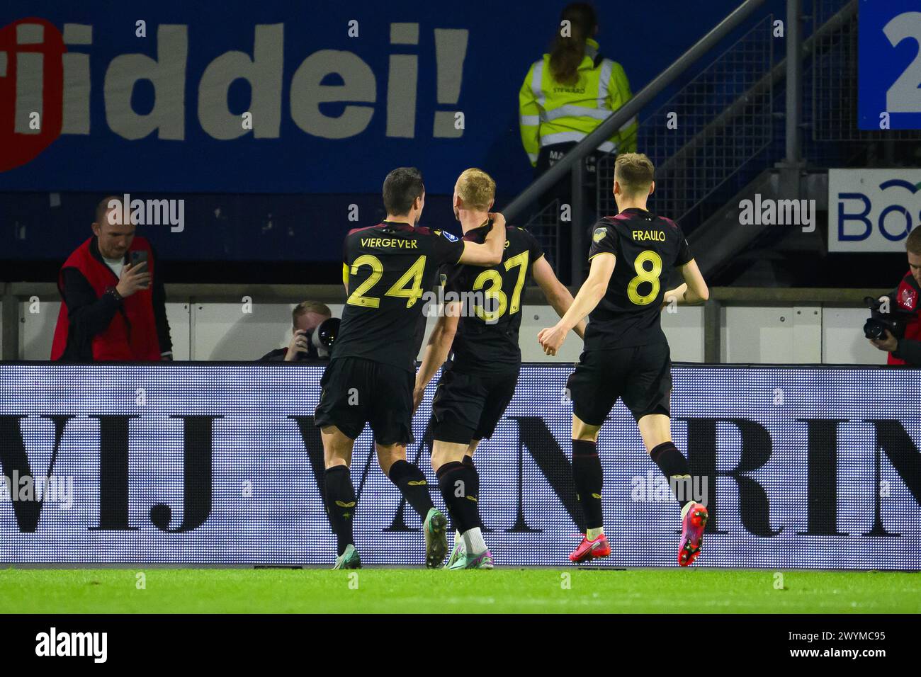 HEERENVEEN - (l-r) Nick Viergever f FC Utrecht, Isac Lidberg of FC Utrecht, Oscar Fraulo of FC ...