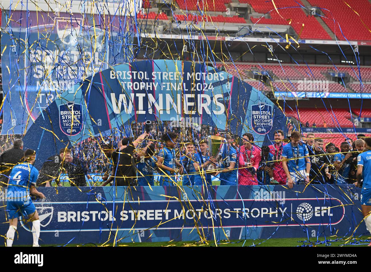 Lift trophy hi-res stock photography and images - Alamy