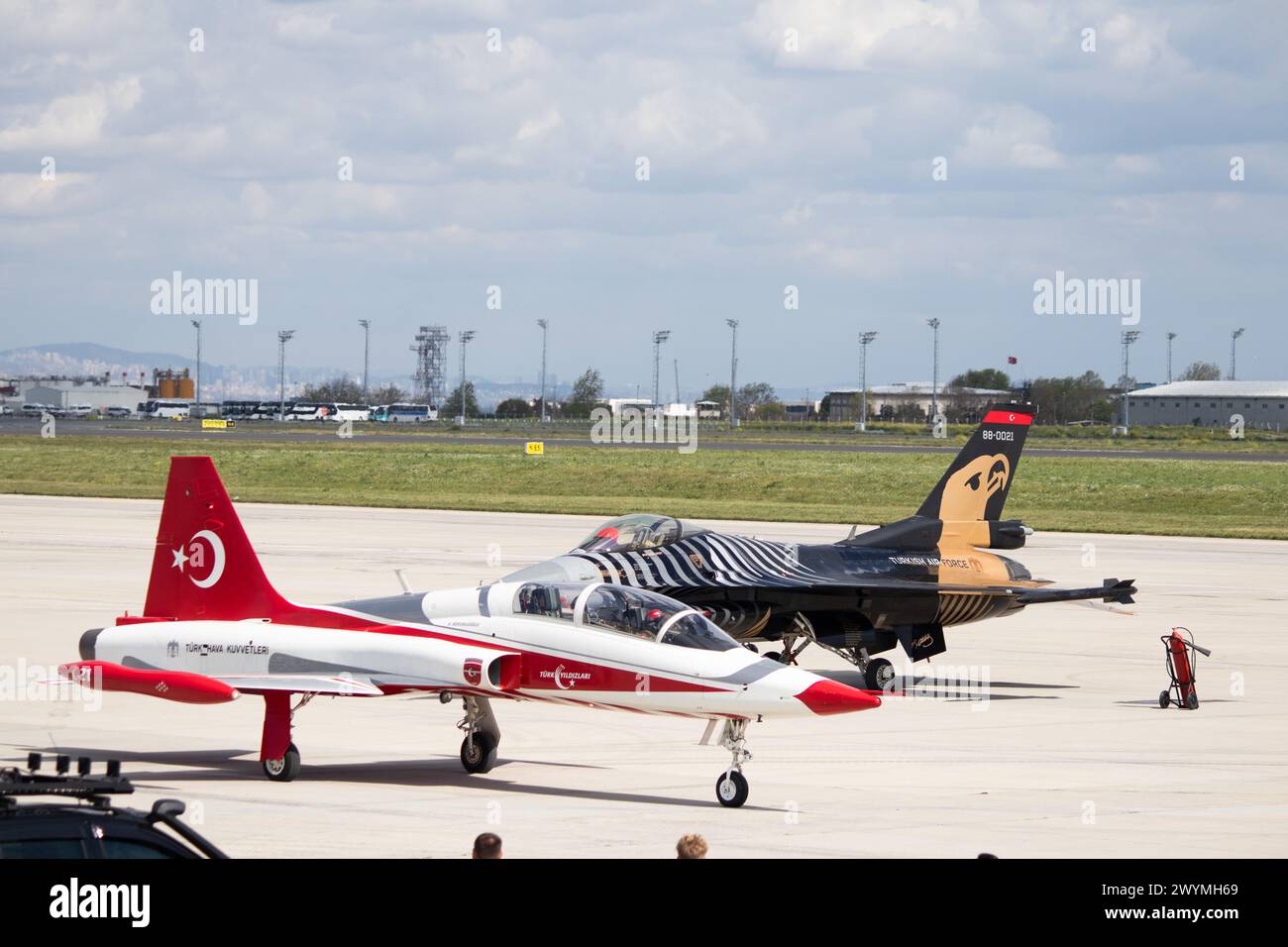 Military turkey plane jet airshow hi-res stock photography and images ...