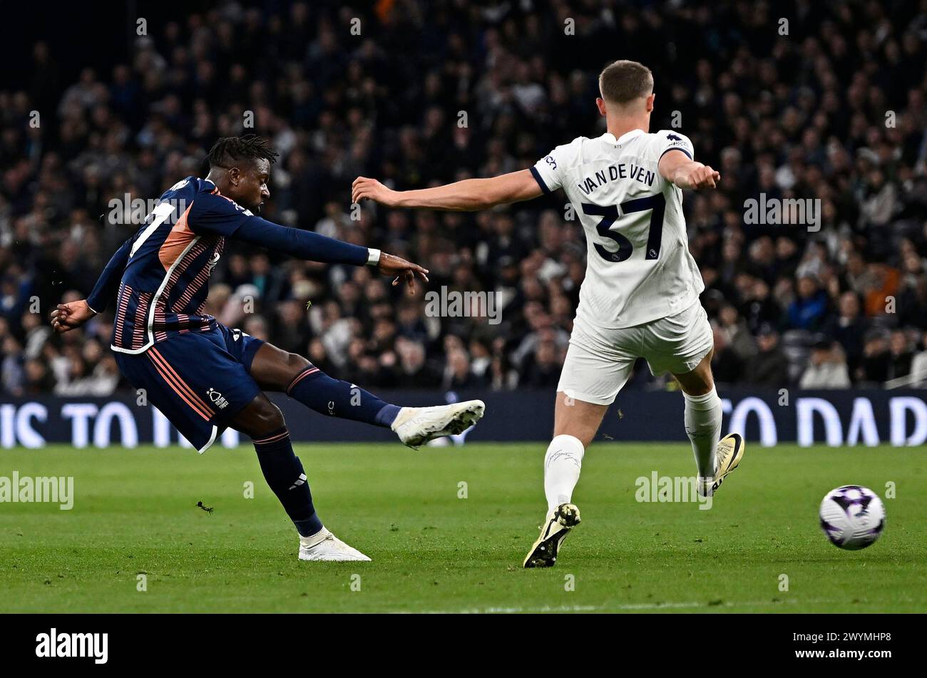 Divock origi nottingham forest hi-res stock photography and images - Alamy