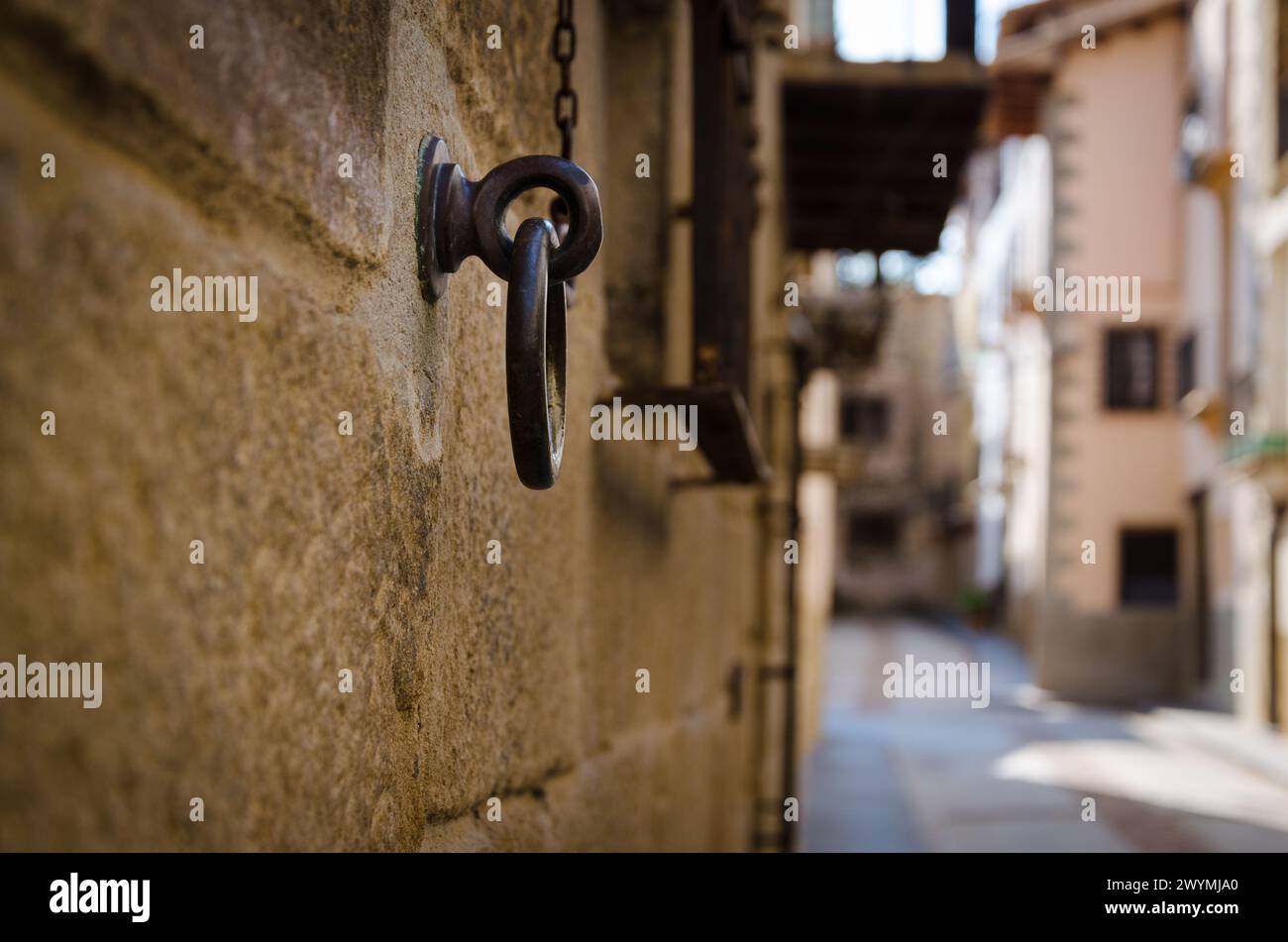 Ring fixed to wall hi-res stock photography and images - Alamy