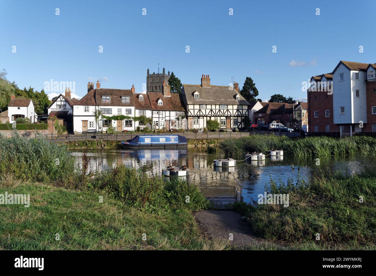 Cottages alongside the River Avon in Tewkesbury Gloucestershire England ...