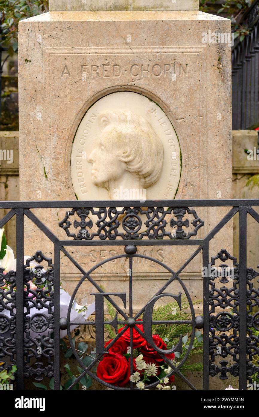 The grave of Chopin, Père Lachaise Cemetery, Paris Stock Photo - Alamy