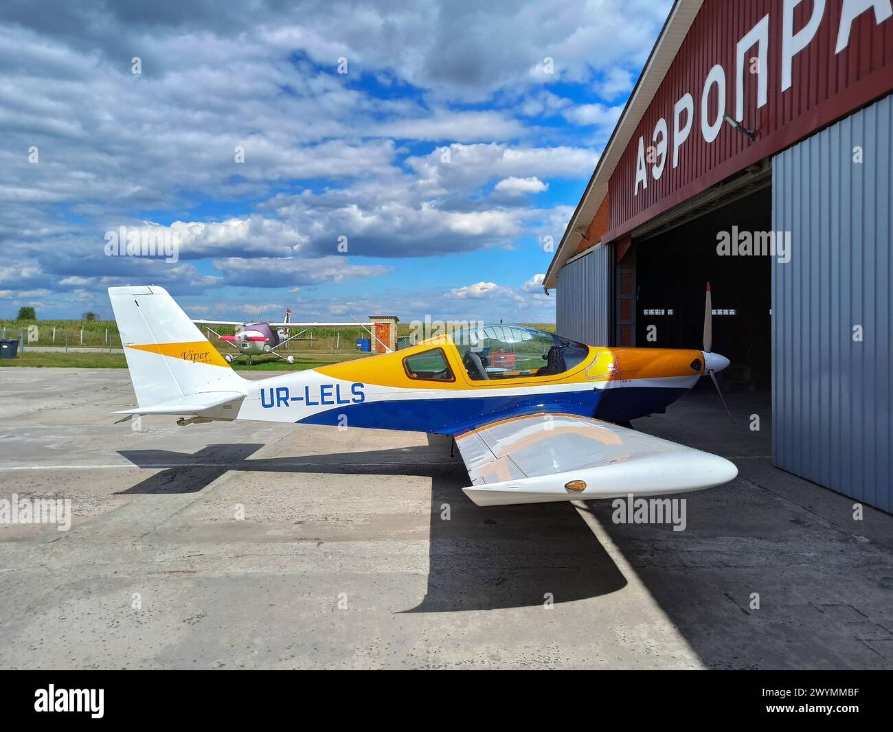 Side view propeller plane Tomark Viper SD-4 Stock Photo - Alamy