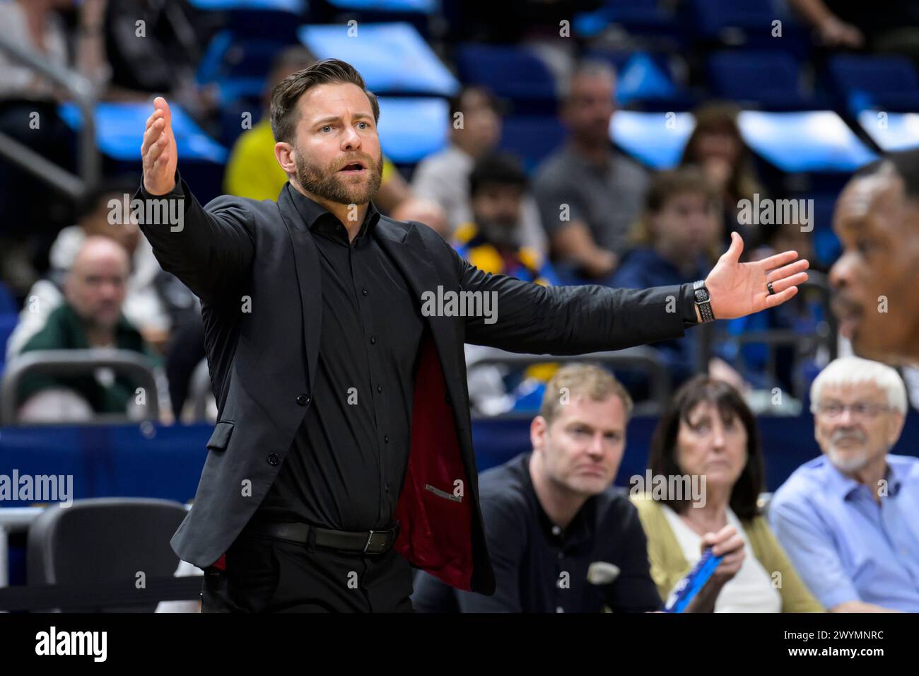 Basketball king hi-res stock photography and images - Alamy