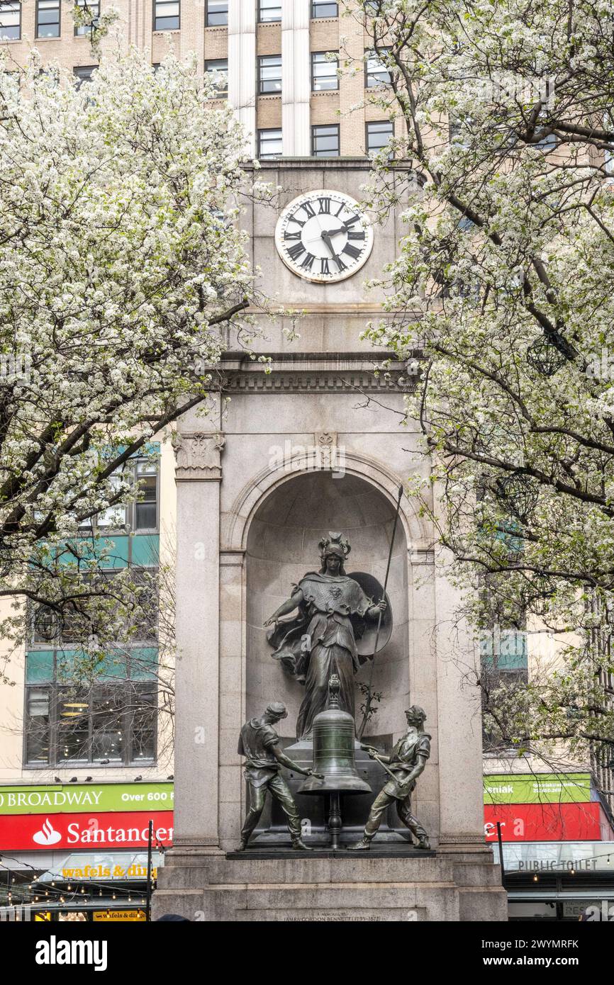 The James Gordon Bennett Monument, Herald Square Park, New York City ...