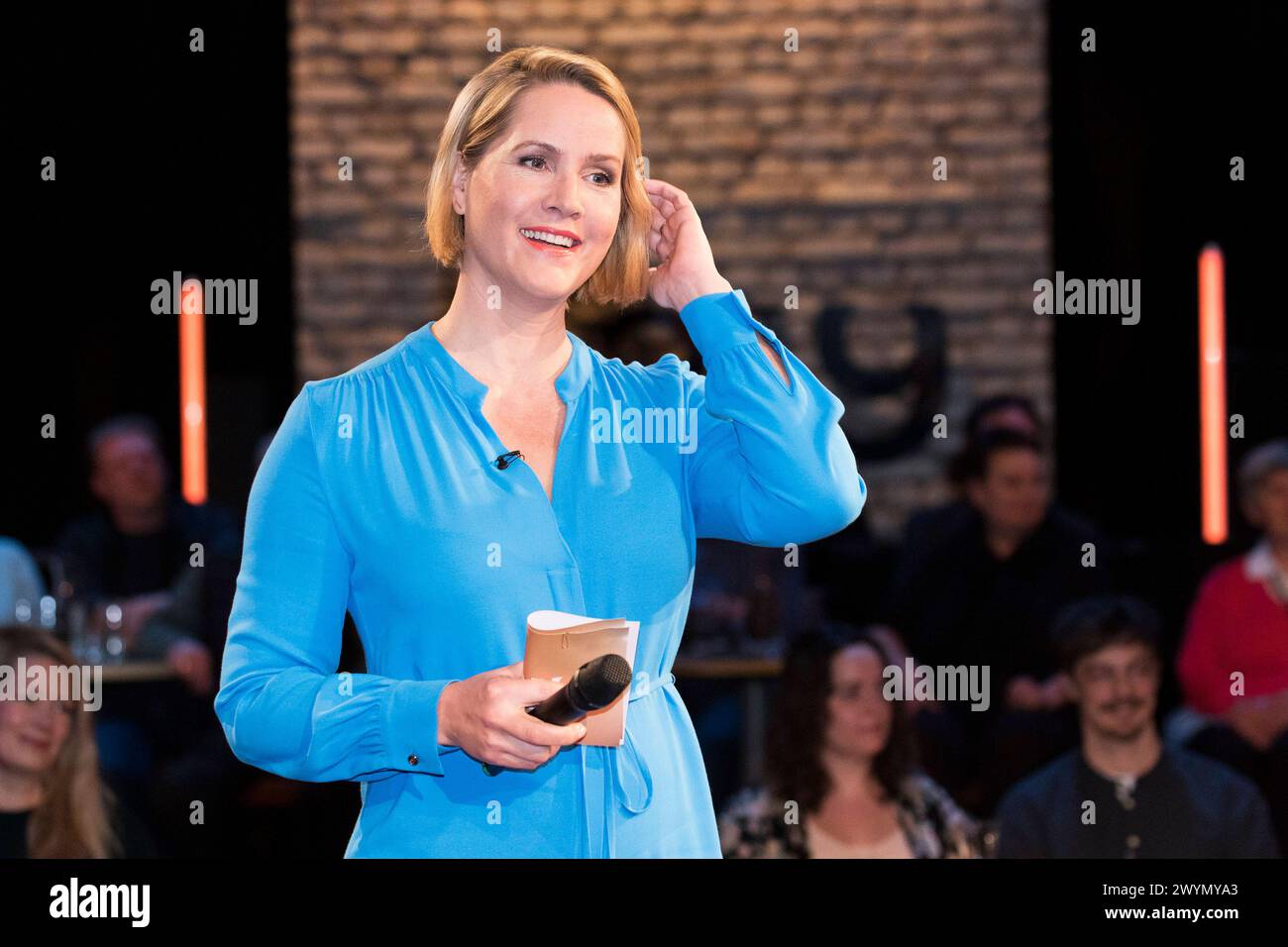 Judith Rakers im Bild: Judith Rakers - Moderatorin von 3nach9 - während ...