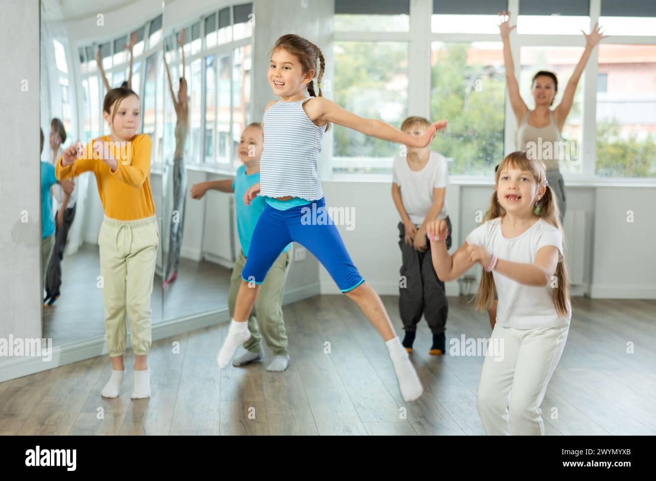 Group of children dancing modern dances Stock Photo - Alamy