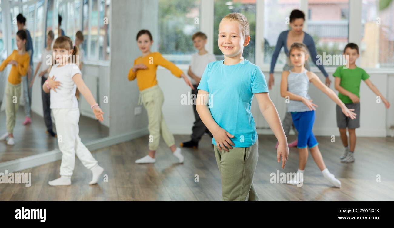 Group of children dancing contemporary dance Stock Photo - Alamy