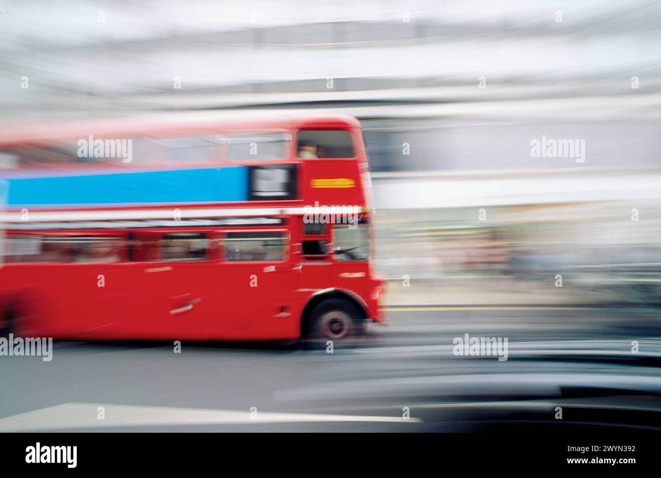 Fast moving london buses hi-res stock photography and images - Alamy