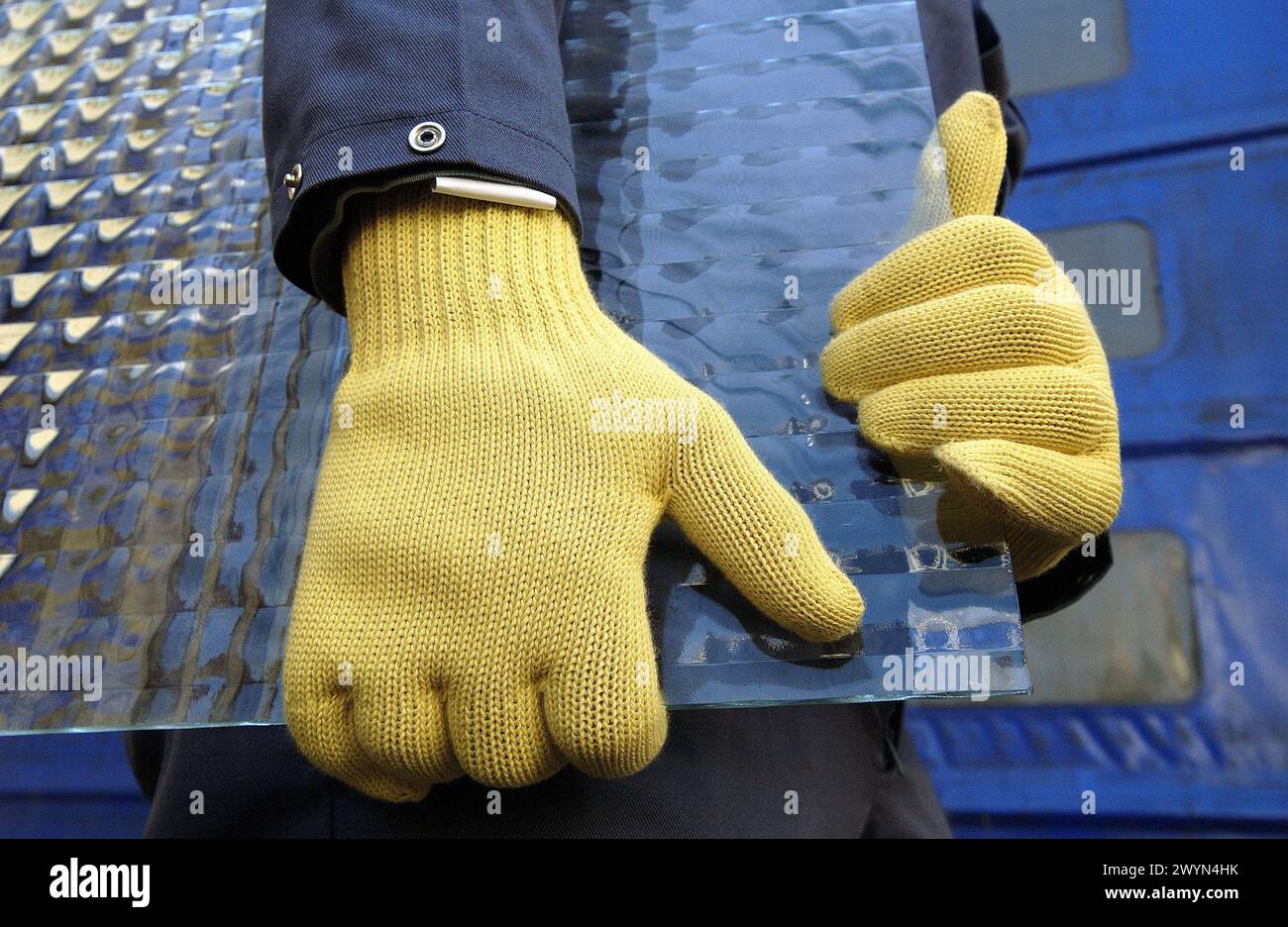 Glass panel carry hi-res stock photography and images - Alamy