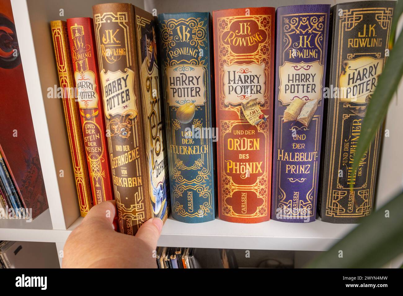 Children's books stack hi-res stock photography and images - Alamy