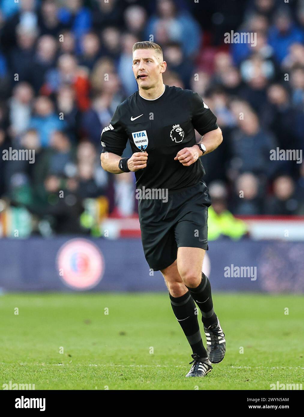 Robert jones referee hi-res stock photography and images - Alamy
