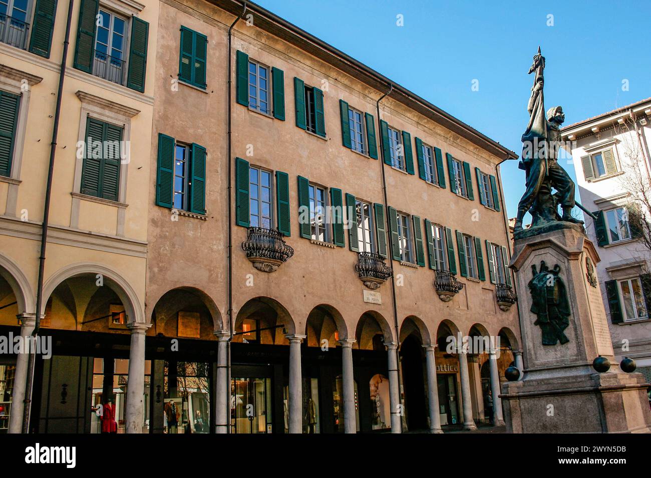 Varese, Lombardy, Italy. Piazza del Podestà (Mayor Square) e monumento ...