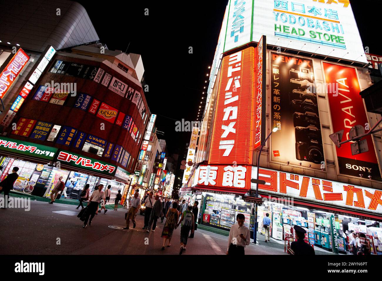 Electronic shops, Shinjuku district, Tokyo, Japan Stock Photo - Alamy