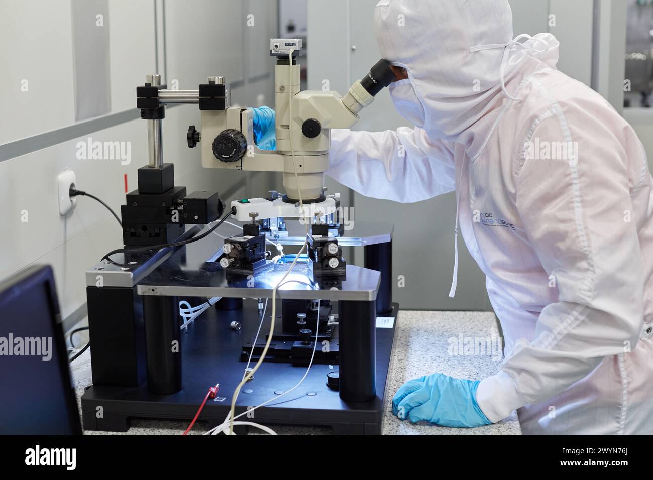 4 point probe station. Cleanroom. Nanotechnology. Laboratory. CIC ...