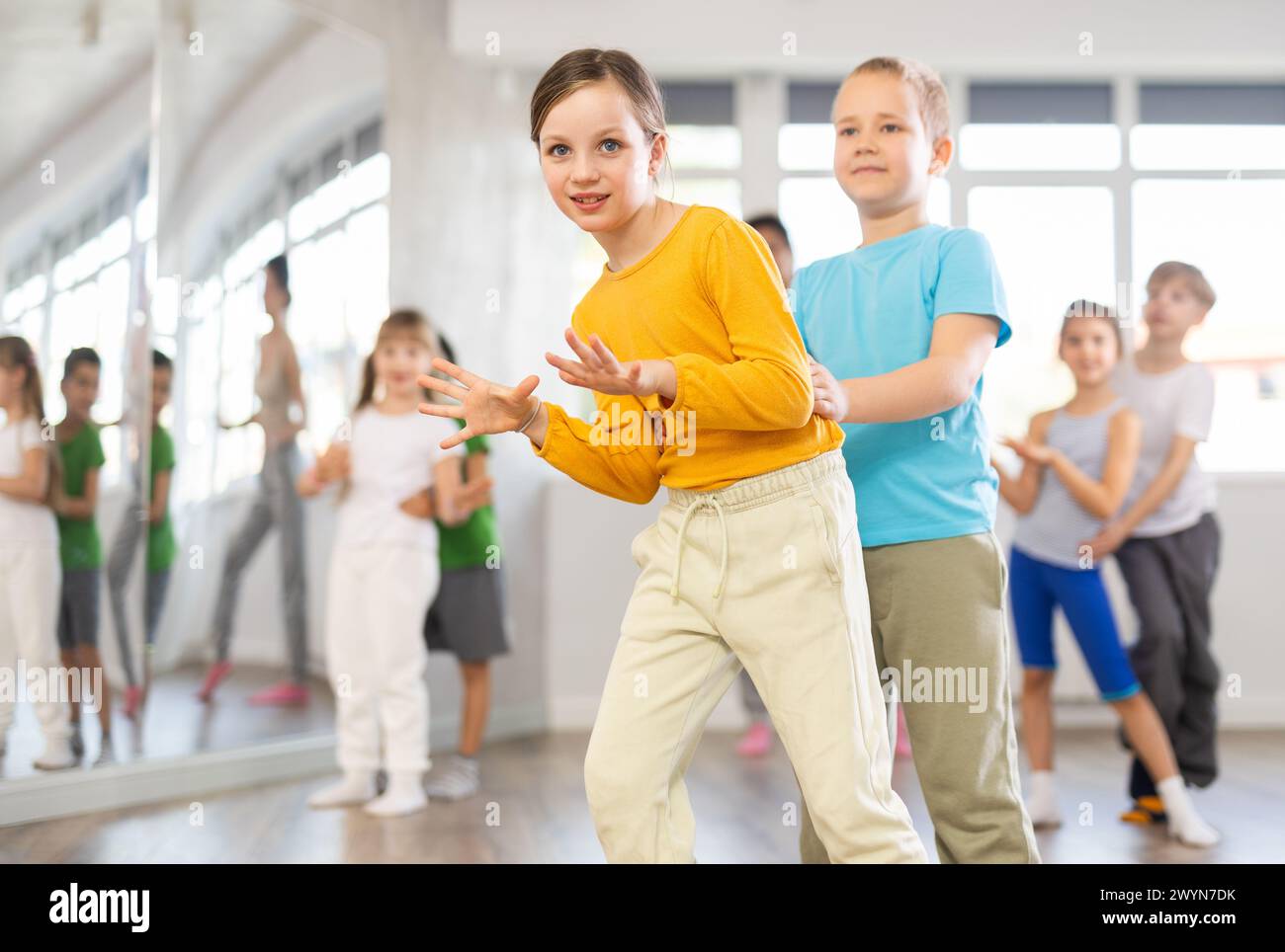 Girl break dancing hi-res stock photography and images - Alamy