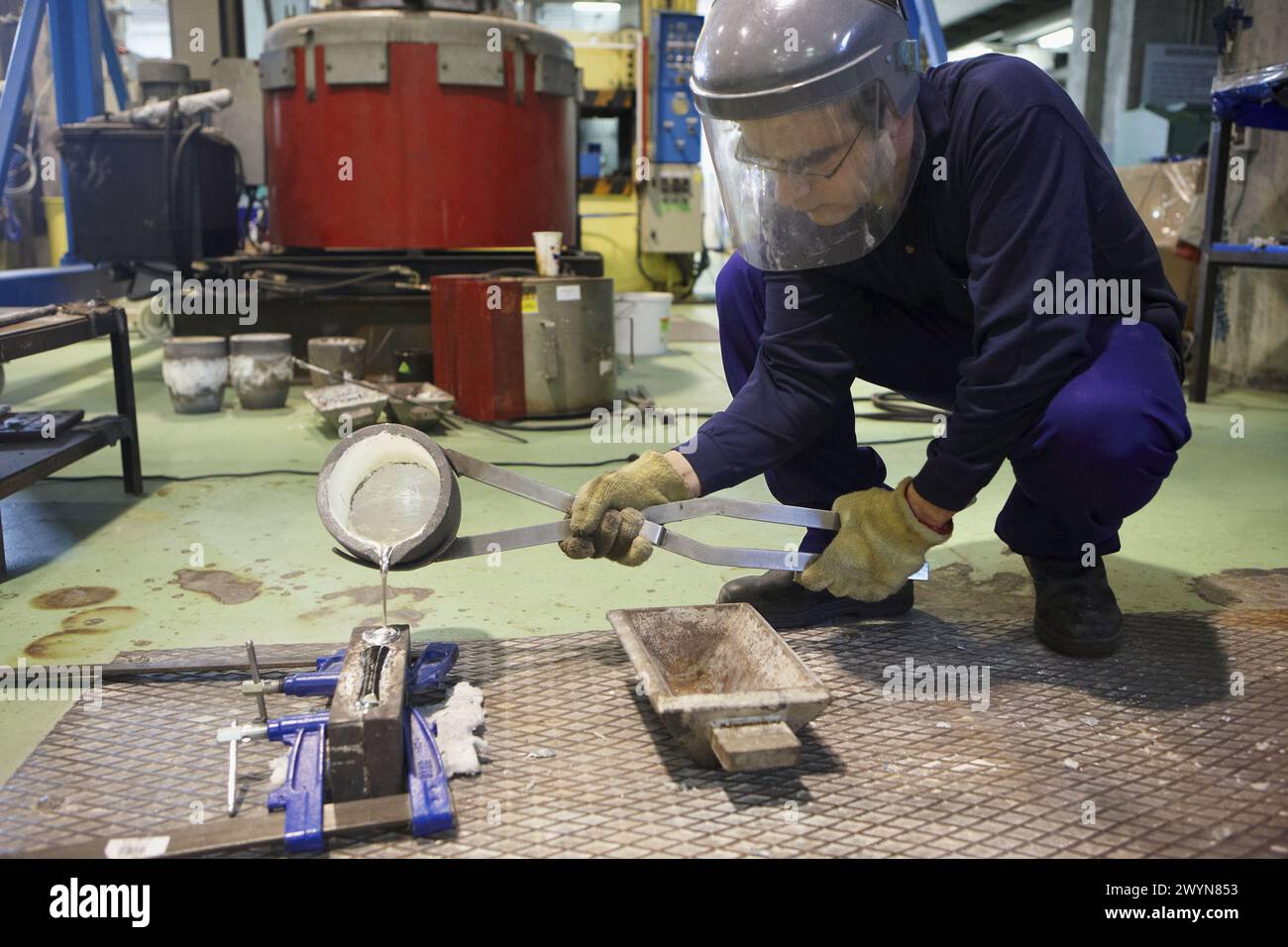 Induction furnace used to melt aluminium, study of composite materials ...