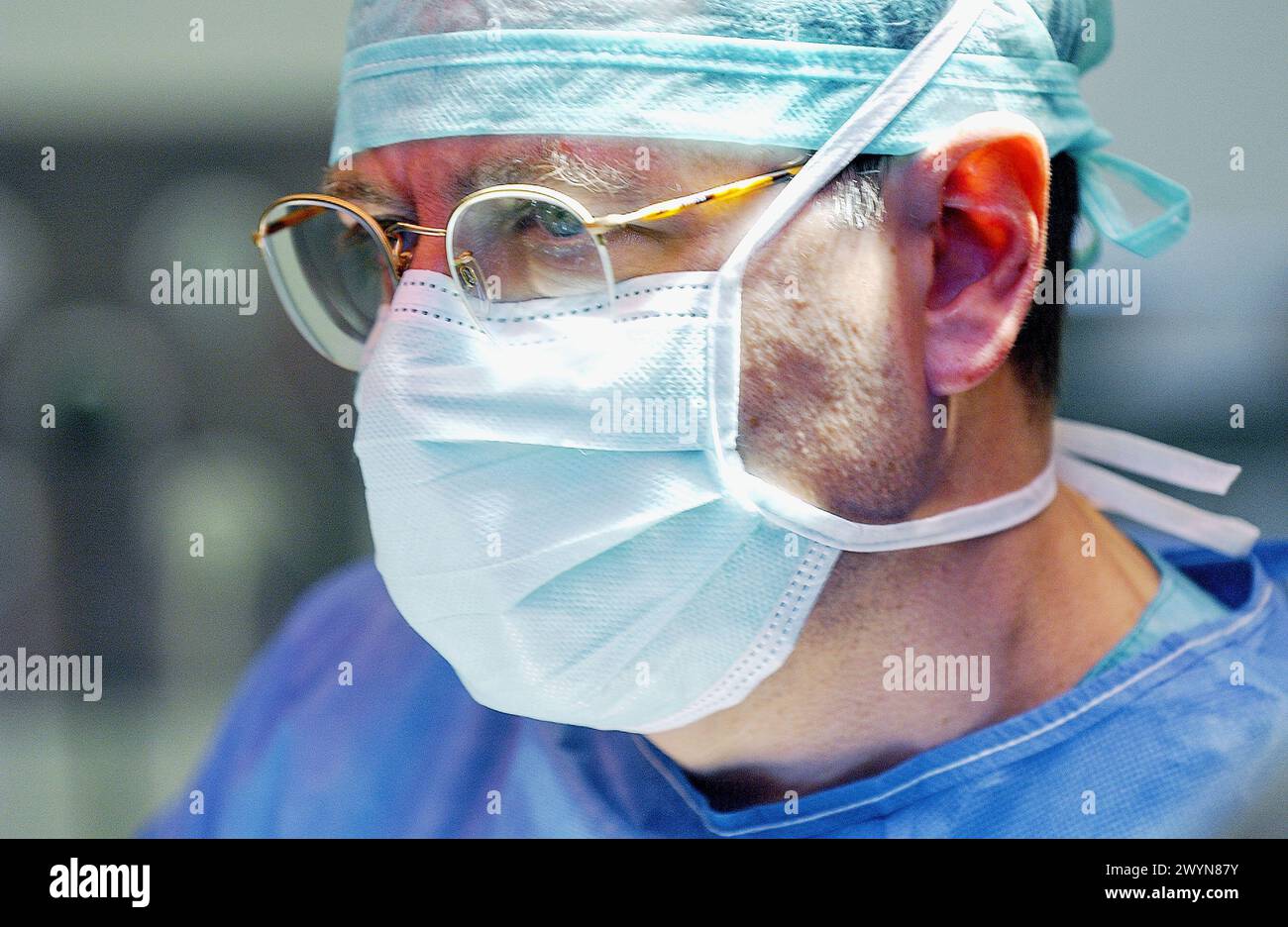Surgeons at laparoscopy operating room of hospital Stock Photo - Alamy