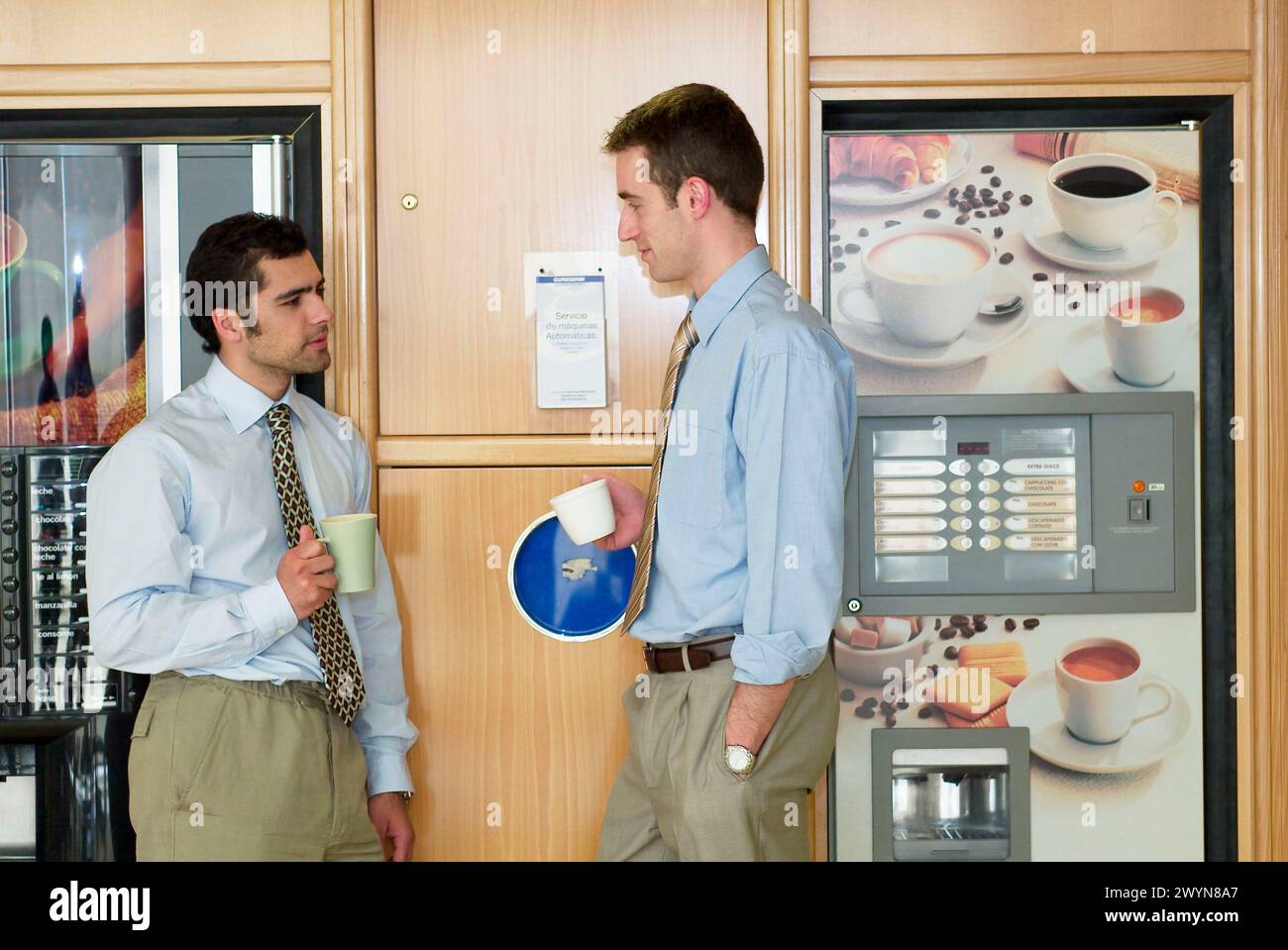 Vending machine break up hi-res stock photography and images - Alamy
