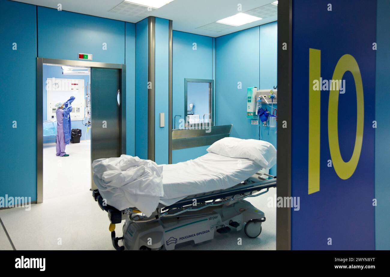 Operating room, surgical block. Hospital Policlinica Gipuzkoa, San ...