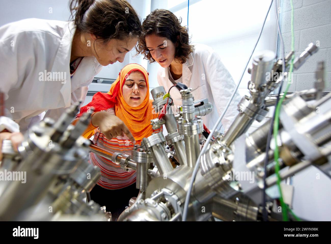 Scanning tunneling microscope (STM) in ultra-high vacuum (UHV), Nanophysics laboratory ...