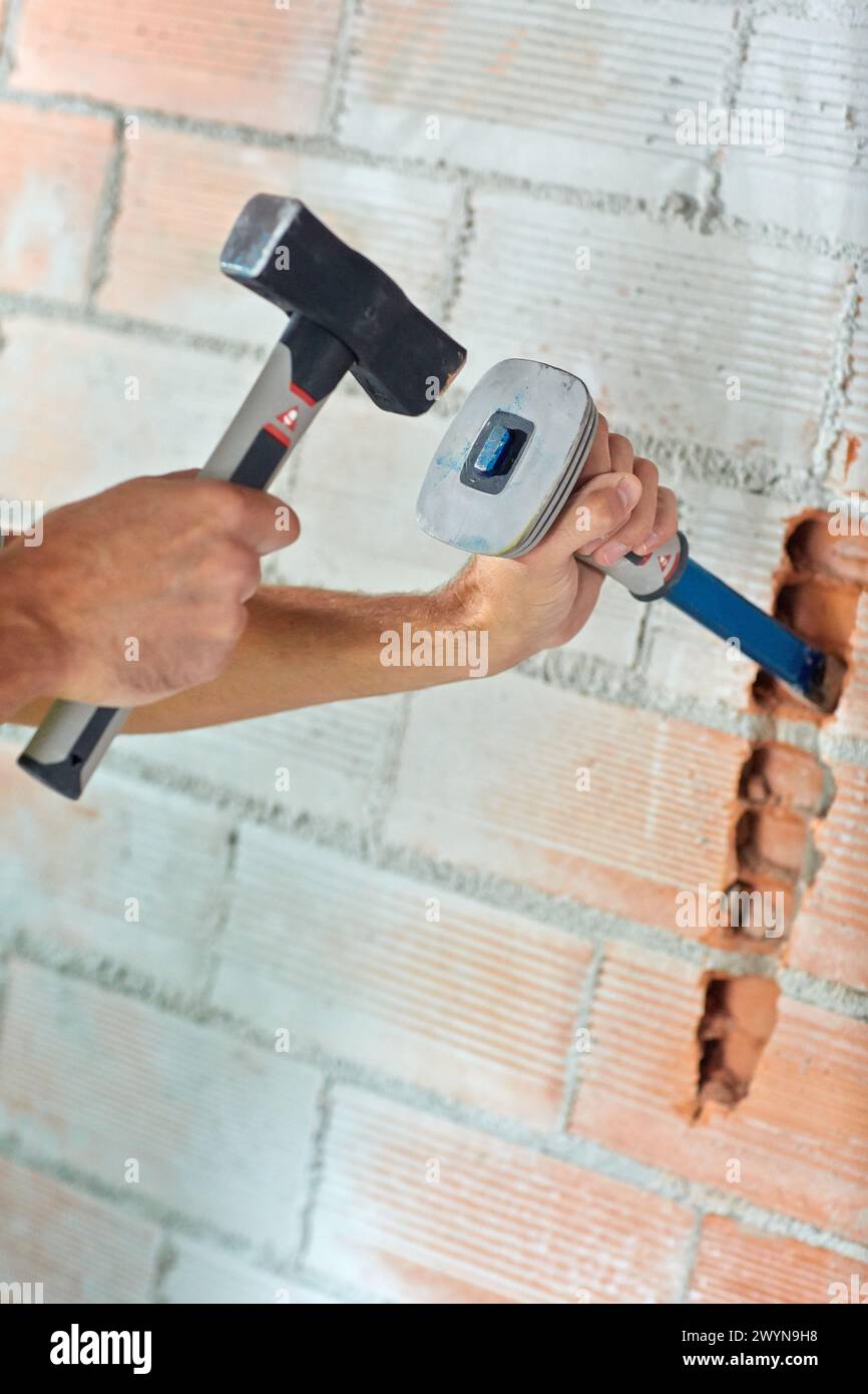 Close up bricklayer setting brick hi-res stock photography and images ...