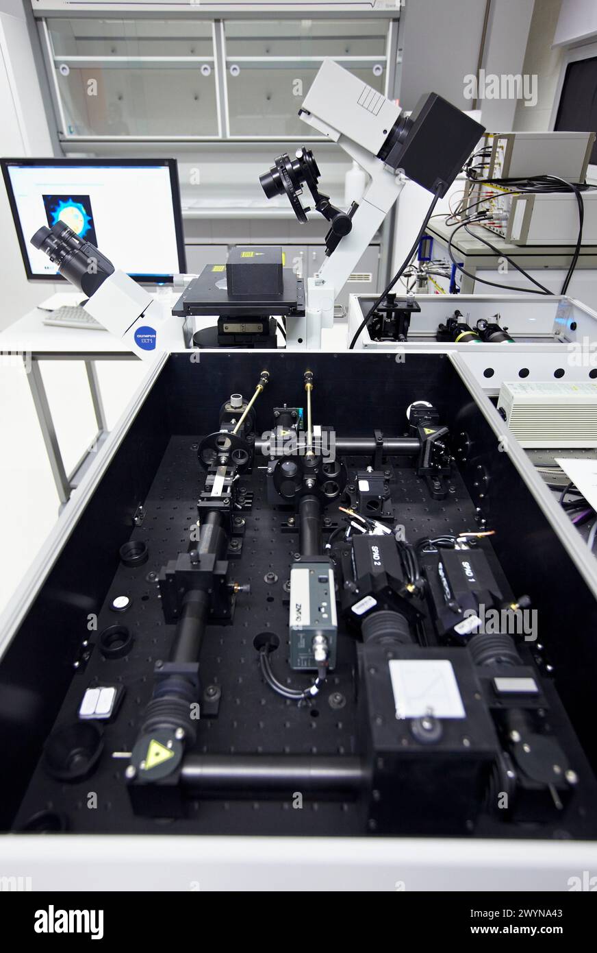Nanophotonics laboratory, confocal fluorescence microscope with ...