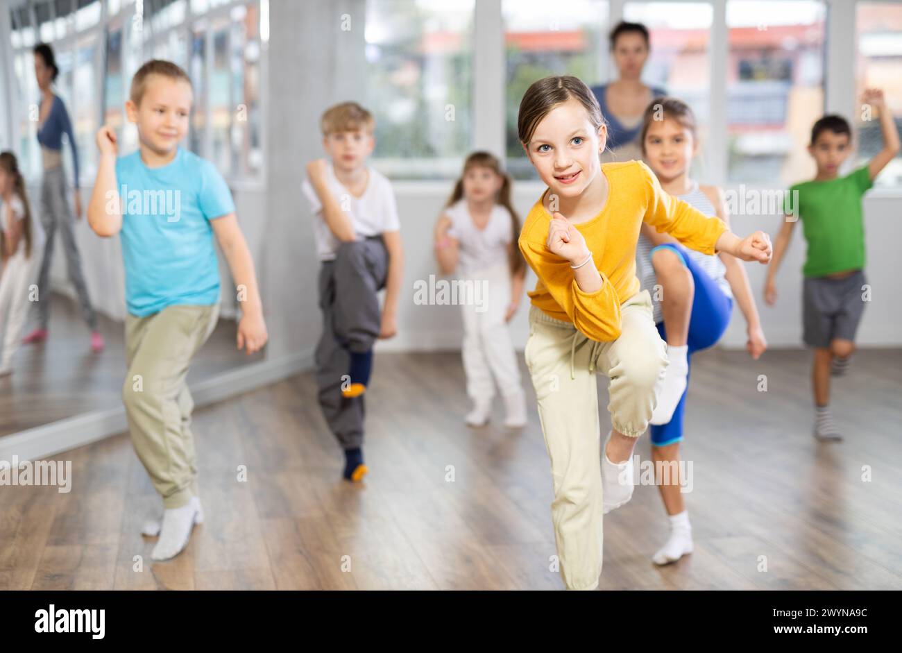 Group of children dancing hip hop Stock Photo - Alamy