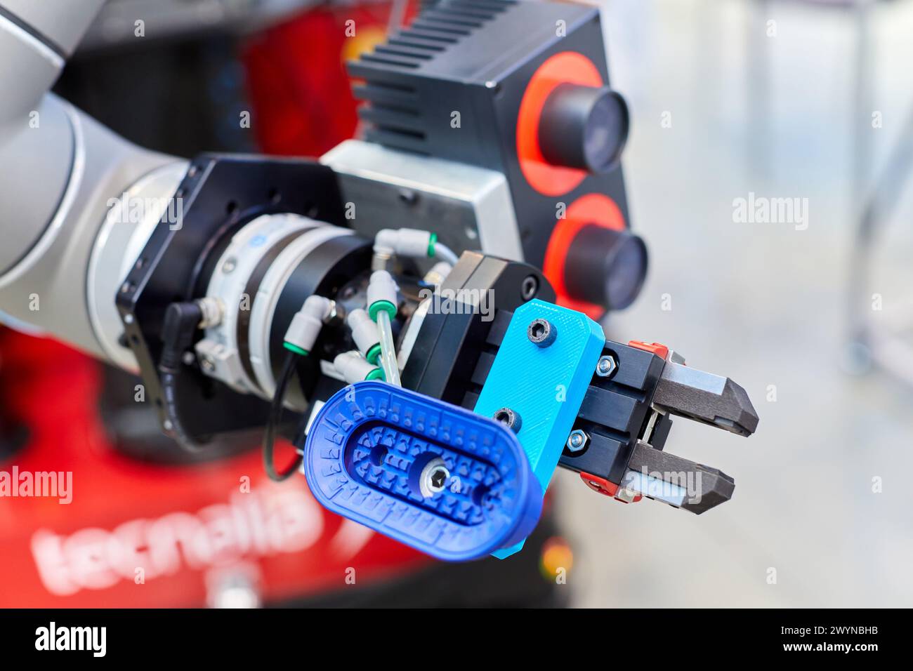 Use of flexible robotics in industrial manufacturing processes, Mobile ...