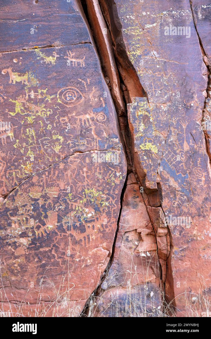 Sinagua Indian petroglyphs (1150-1400 A.D.). V-Bar-V Ranch Heritage ...