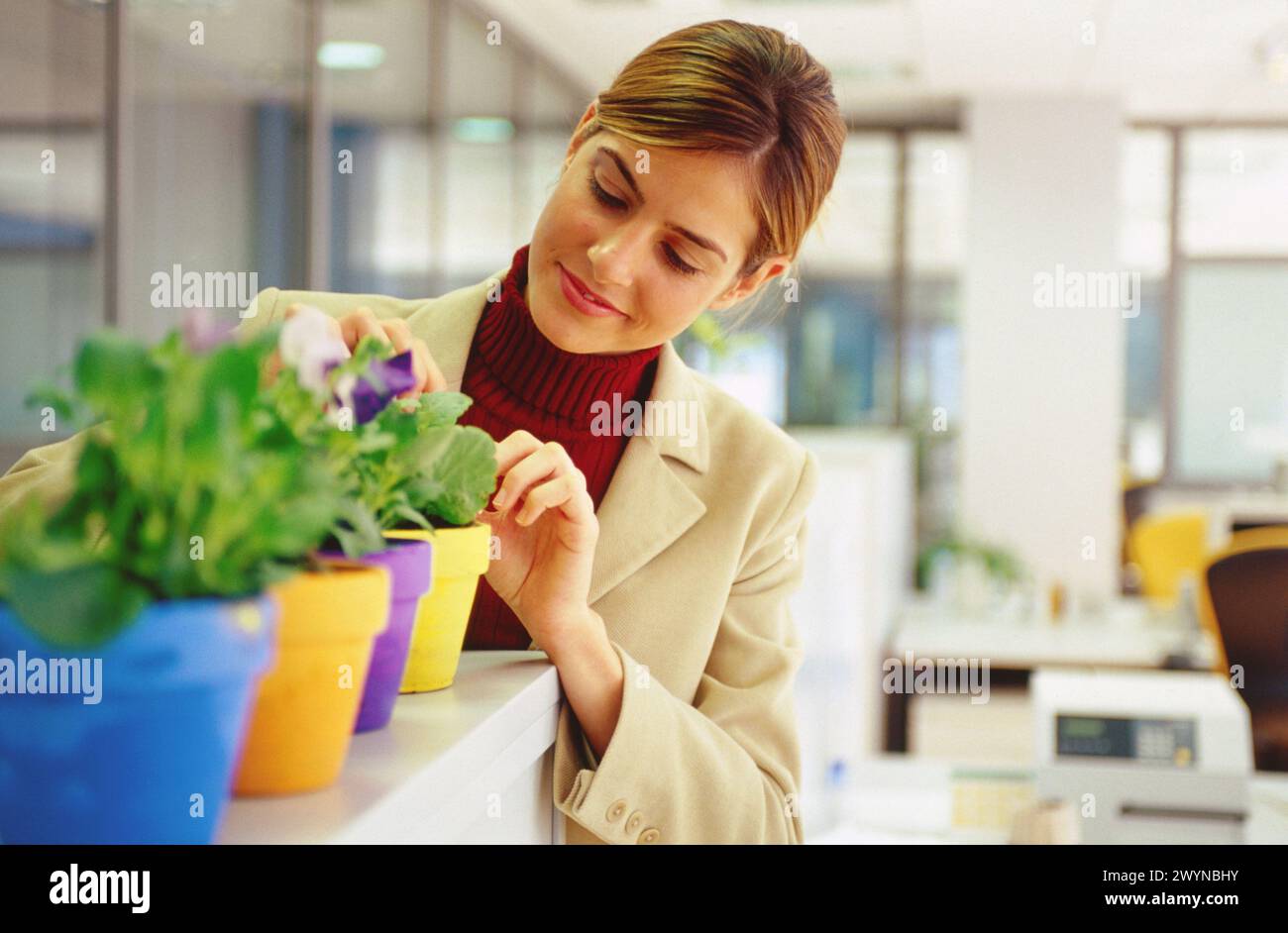 Woman works flower pots hi-res stock photography and images - Alamy