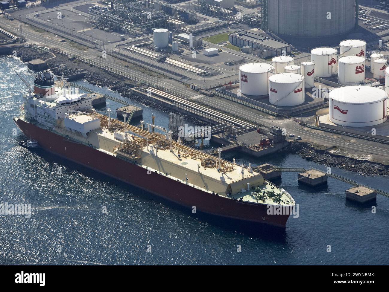 Lng regasification terminal hi-res stock photography and images - Alamy