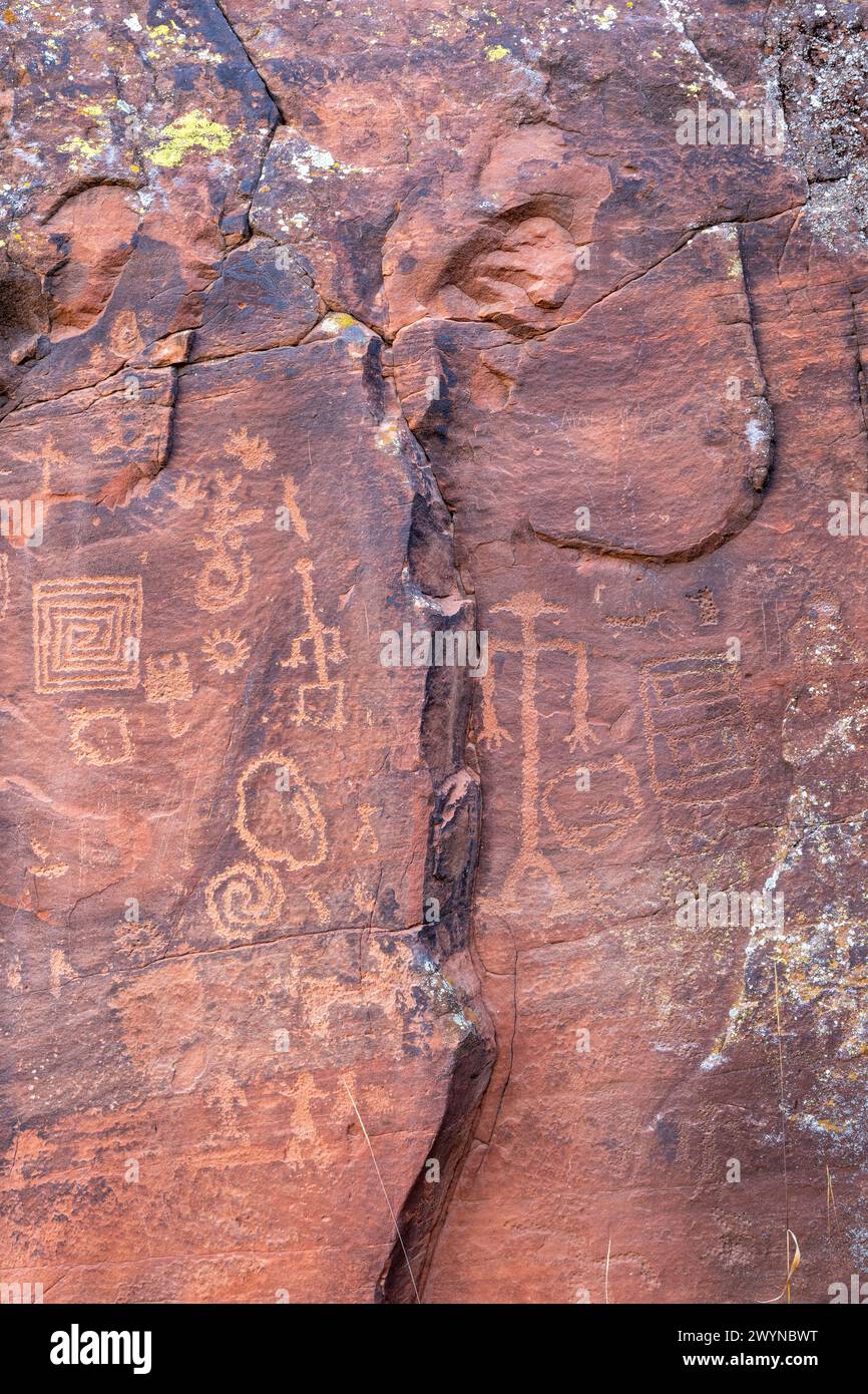 Sinagua Indian petroglyphs (1150-1400 A.D.). V-Bar-V Ranch Heritage ...
