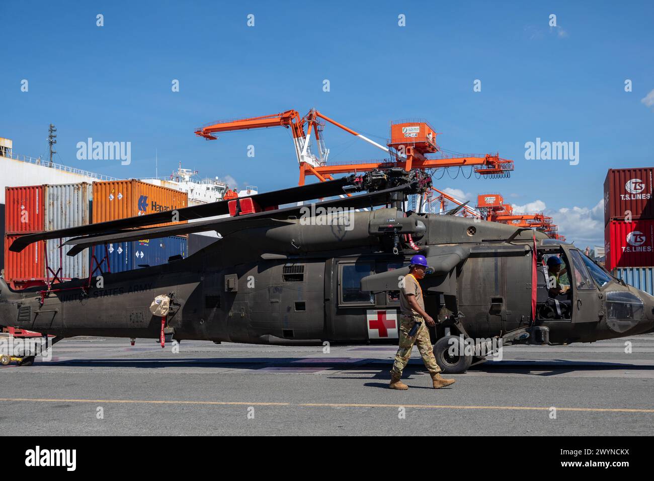 U.S. Army Soldiers assigned to the 25th Infantry Division and the 623rd ...