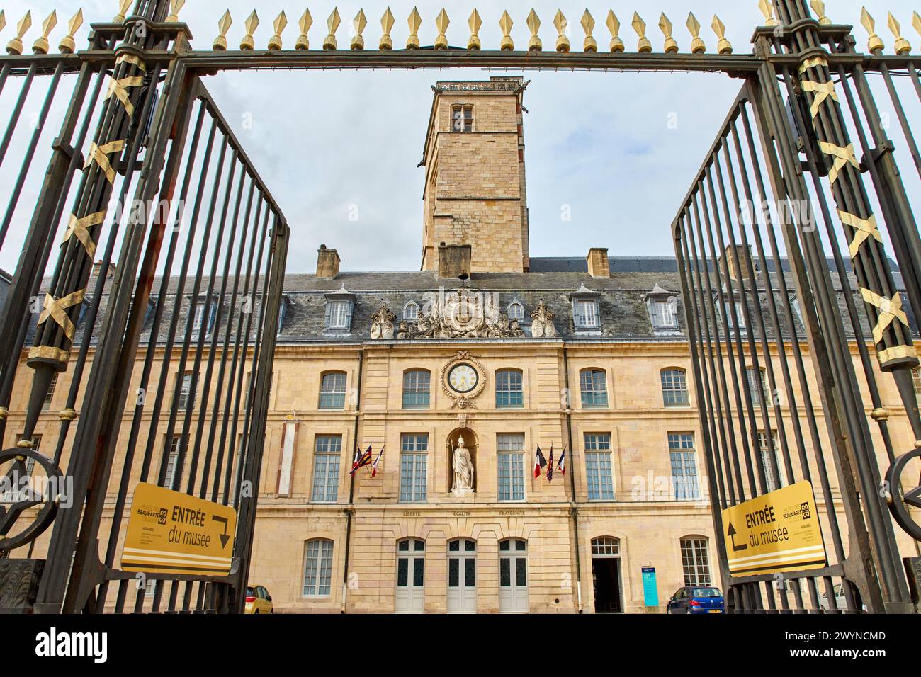 Tour Phillippe Le Bon, Palais des Ducs et des Etats de Bourgogne, Place ...