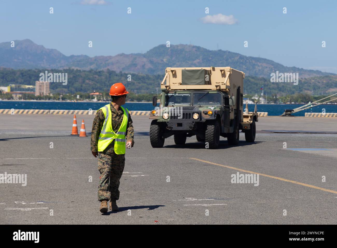 U.S. Army Soldiers assigned to the 25th Infantry Division and the 623rd ...
