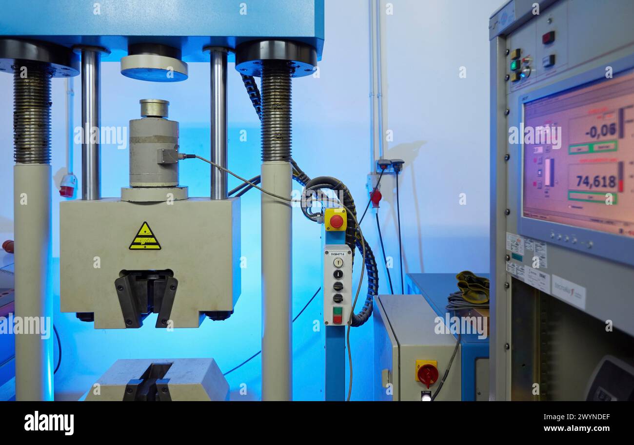 Force calibration mechanical metrology hi-res stock photography and ...