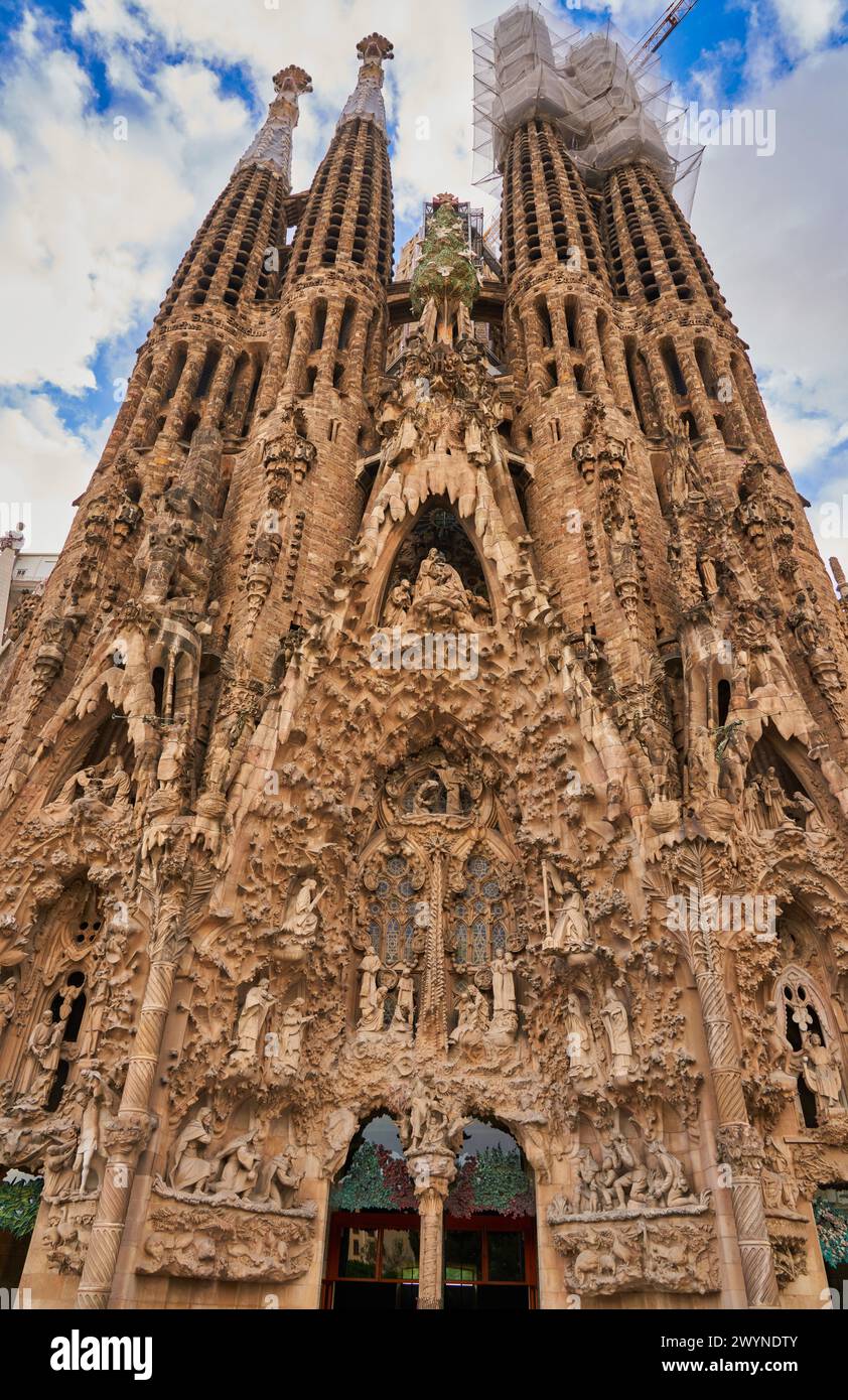 Fachada de la Natividad, La Sagrada Familia Basilica. Barcelona. Spain ...