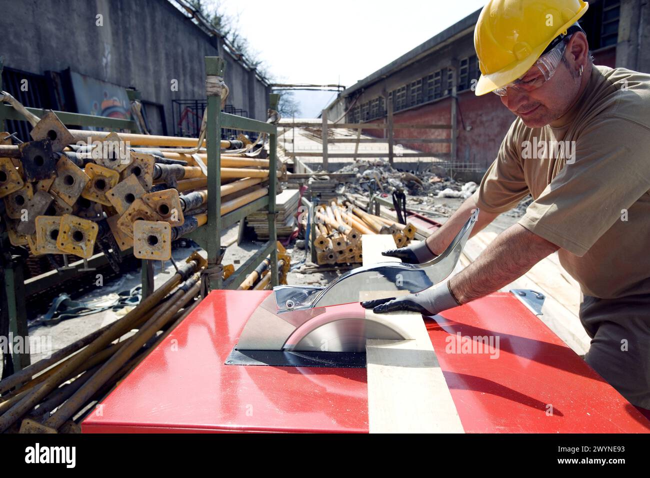 Construction machinery, bench saw with woodcutting circular saw Stock ...